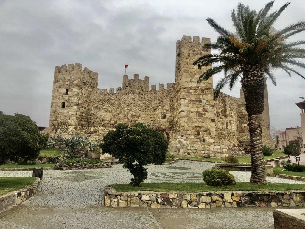 Чандарлі Çandarlı Castle Цікаві місця • Пам'ятки • Що подивитись у ...