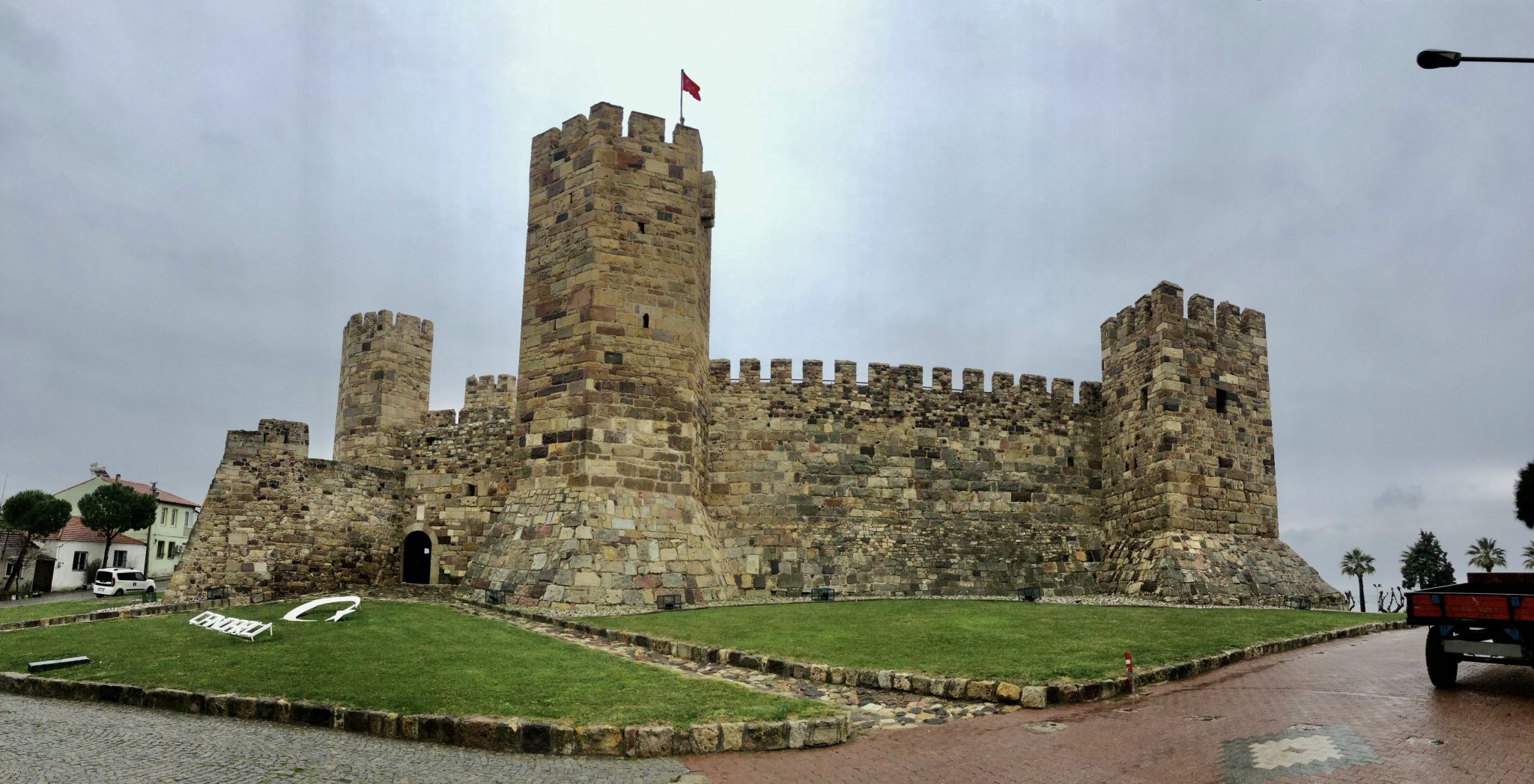 Чандарлі Çandarlı Castle Цікаві місця • Пам'ятки • Що подивитись у ...