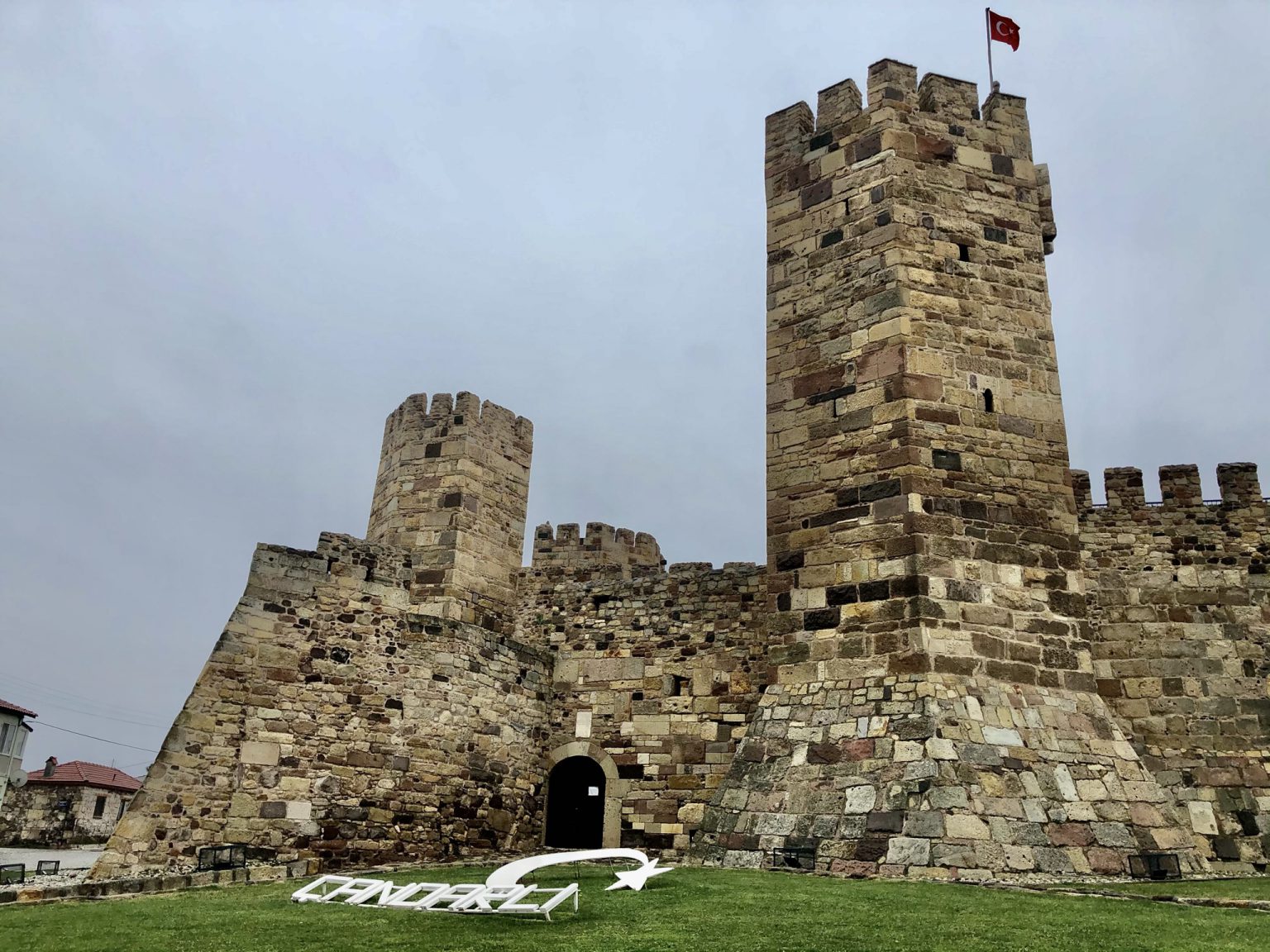 Чандарлі Çandarlı Castle Цікаві місця • Пам'ятки • Що подивитись у ...
